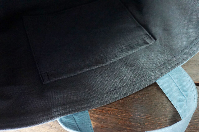 TOTE BAG -bicolor- (M) / oldblue × charcoal | iichi ハンドメイド・クラフト作品・手仕事品の通販