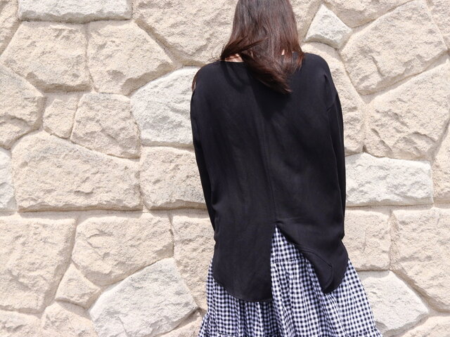 『スリット入りロングテール』トップス・長袖 ブラック No.218 | iichi 日々の暮らしを心地よくするハンドメイドやアンティークのマーケットプレイス