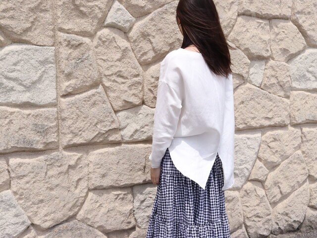 『スリット入りロングテール』トップス・長袖 ホワイト No.218 | iichi 日々の暮らしを心地よくするハンドメイドやアンティークのマーケットプレイス