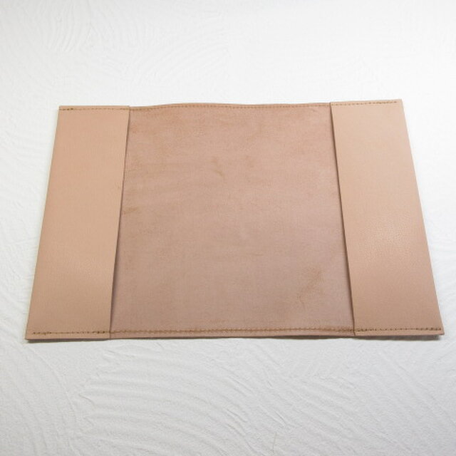 文庫本サイズ・ゴートスキン・サーモンピンク・シュリンク・一枚革のブックカバー0676 | iichi ハンドメイド・クラフト作品・手仕事品の通販