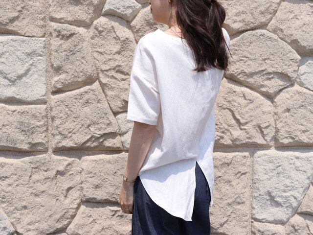 『スリット入りロングテール』トップス・半袖 ホワイト No.226 | iichi ハンドメイド・クラフト作品・手仕事品の通販