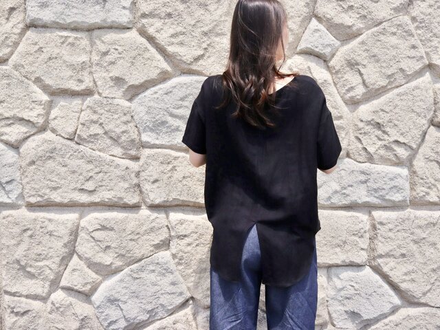 『スリット入りロングテール』トップス・半袖 ブラック No.226 | iichi 日々の暮らしを心地よくするハンドメイドやアンティークのマーケットプレイス