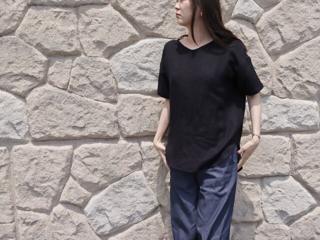 『スリット入りロングテール』トップス・半袖 ブラック No.226 | iichi ハンドメイド・クラフト作品・手仕事品の通販