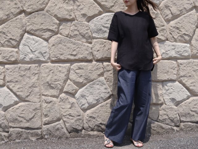 『スリット入りロングテール』トップス・半袖 ブラック No.226 | iichi 日々の暮らしを心地よくするハンドメイドやアンティークのマーケットプレイス