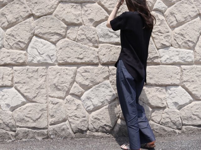 『スリット入りロングテール』トップス・半袖 ブラック No.226 | iichi 日々の暮らしを心地よくするハンドメイドやアンティークのマーケットプレイス