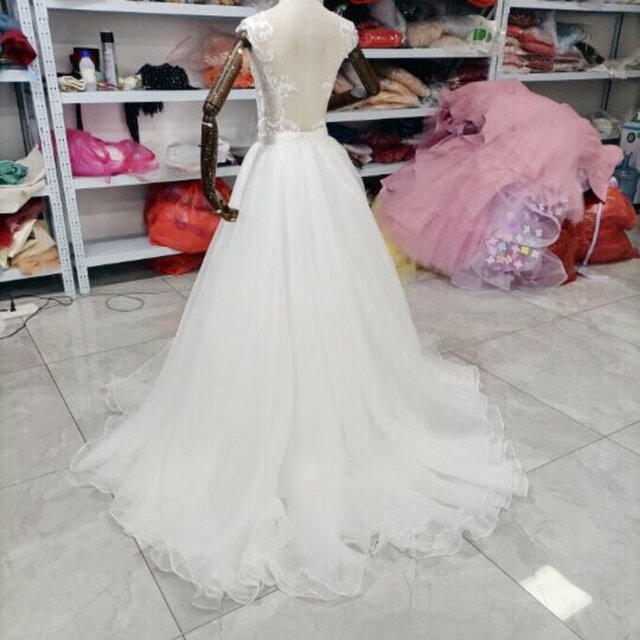 高品質！ウエディングドレ 背中見 セクシー 魅惑の花レース 取り外しオーバースカート プリンセスライン 結婚式 /披露宴/ | iichi ハンドメイド・クラフト作品・手仕事品の通販