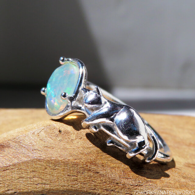 オパールと猫 リング / Opal & Cat Ring rc | iichi 日々の暮らしを心地よくするハンドメイドやアンティークのマーケットプレイス