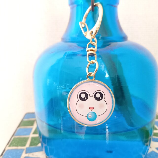 カエル レジンキーホルダー 丸型 パステルピンク | iichi ハンドメイド・クラフト作品・手仕事品の通販