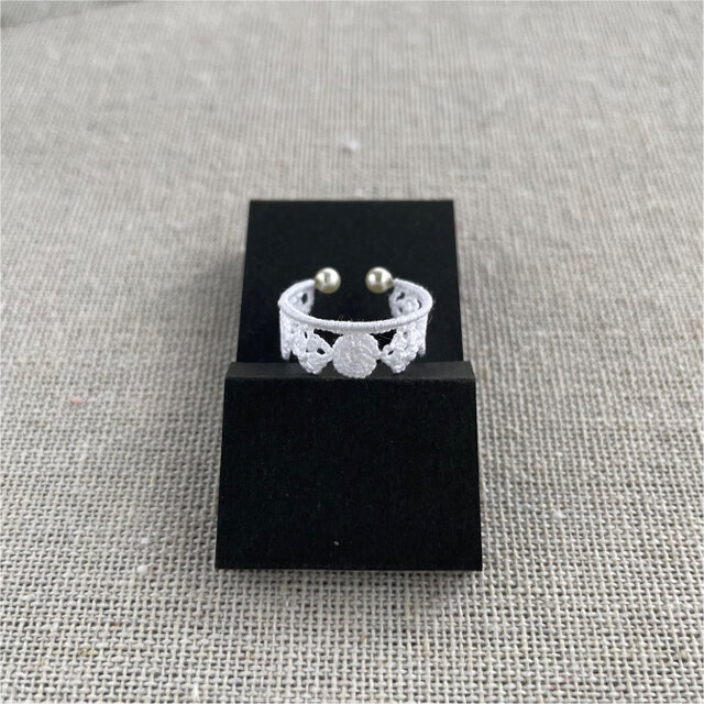 modern lace ear cuffs | tatting lace | iichi ハンドメイド・クラフト作品・手仕事品の通販