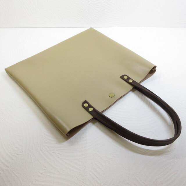 《牛革》ちょい持ちミニトート♪「スクエアタイプ」スムース・カフェオレ・0296 | iichi ハンドメイド・クラフト作品・手仕事品の通販
