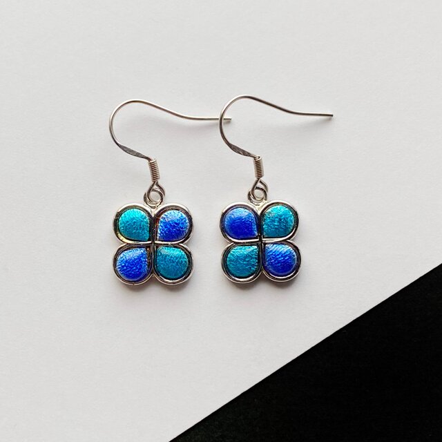 クローバー 【スカイブルー】 七宝焼のピアス イヤリング 純銀胎七宝 | iichi ハンドメイド・クラフト作品・手仕事品の通販
