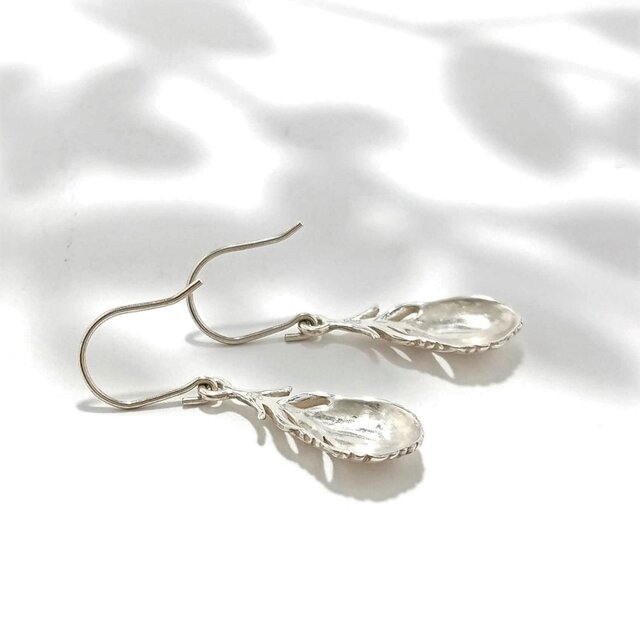 SILVER925 Rounded Feather Wire Hook Earrings | iichi ハンドメイド・クラフト作品・手仕事品の通販