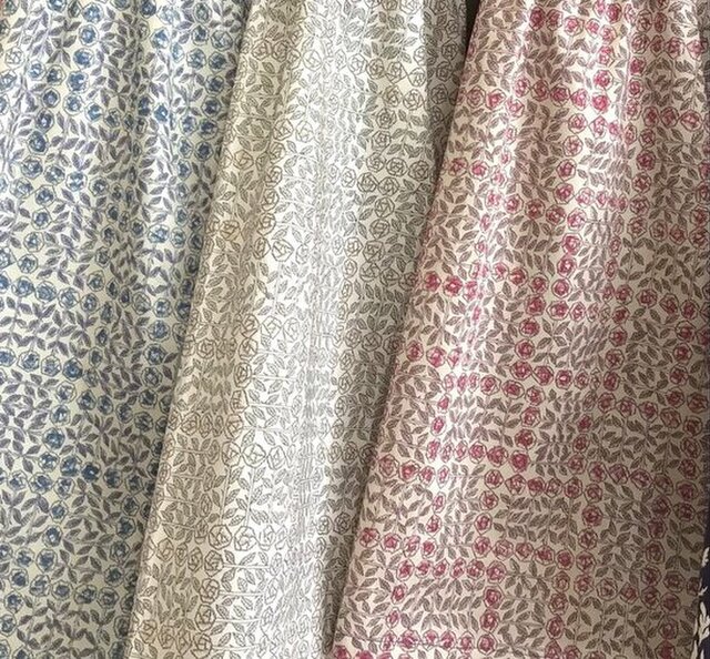 リバティ[Sleeping Rose] ギャザースカート | iichi 日々の暮らしを心地よくするハンドメイドやアンティークのマーケットプレイス