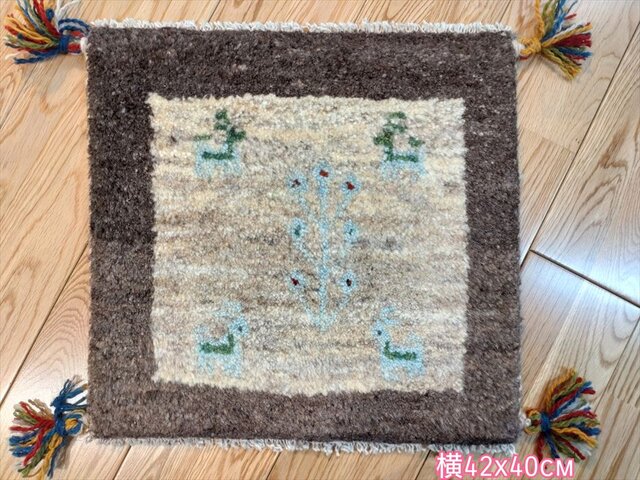 ペルシャ ギャッベ ミニマット 42x40cm グレー Silver Gray 水色 手織り絨毯 | iichi ハンドメイド・クラフト作品・手仕事品の通販