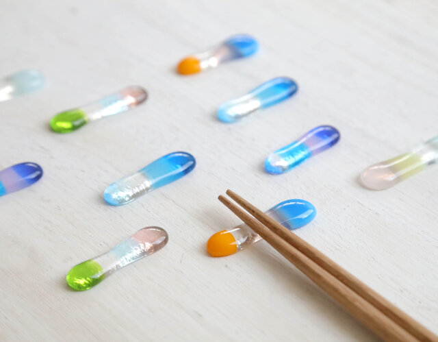 ぷっくりガラスのカラフル箸置き アソート | iichi ハンドメイド・クラフト作品・手仕事品の通販