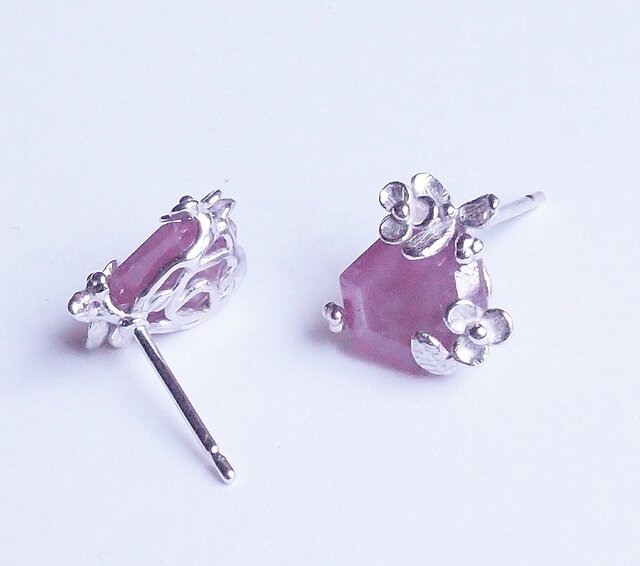 ルビーの結晶ピアス SV・RP | iichi ハンドメイド・クラフト作品・手仕事品の通販