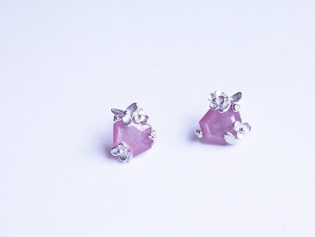 ルビーの結晶ピアス SV・RP | iichi ハンドメイド・クラフト作品・手仕事品の通販