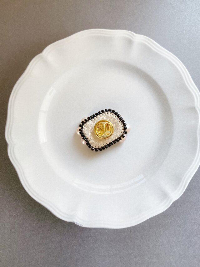 ジルコニアと淡水パールのピンタック 男女兼用 6月誕生石 ビーズ刺繍 上品 | iichi ハンドメイド・クラフト作品・手仕事品の通販