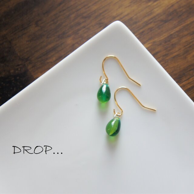 d47-G33【グラスグリーン】夏の青シリーズ、チェコドロップのピアス（パーツ変更可能） | iichi ハンドメイド・アンティーク・食品 ...