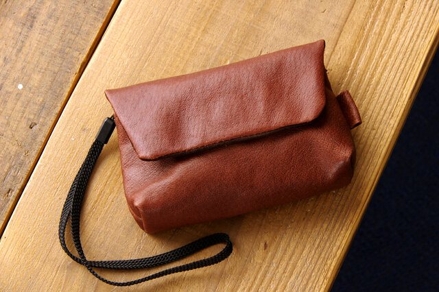 《RUSSETY》コンパクトカメラ用レザーカメラケース チョコ | iichi ハンドメイド・クラフト作品・手仕事品の通販