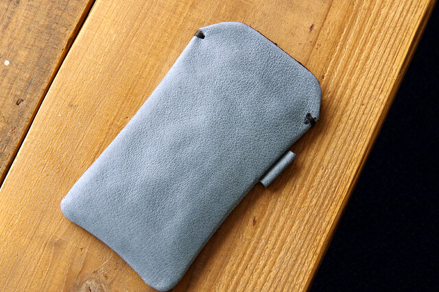 《RUSSETY》レザースリーブケース Wide iPhone・スマホケース サックスブルー | iichi ハンドメイド・クラフト作品・手仕事品の通販