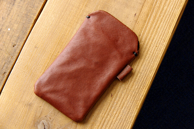 《RUSSETY》レザースリーブケース Regular iPhone・スマホケース チョコ | iichi ハンドメイド・クラフト作品・手仕事品の通販