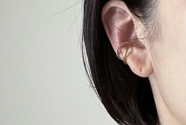 W Ear cuff | iichi 日々の暮らしを心地よくするハンドメイドやアンティークのマーケットプレイス