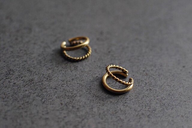 W Ear cuff | iichi 日々の暮らしを心地よくするハンドメイドやアンティークのマーケットプレイス