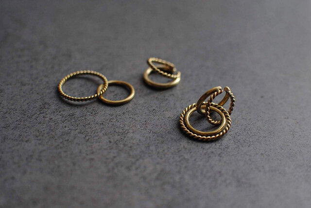 W Ear cuff set | iichi 日々の暮らしを心地よくするハンドメイドやアンティークのマーケットプレイス
