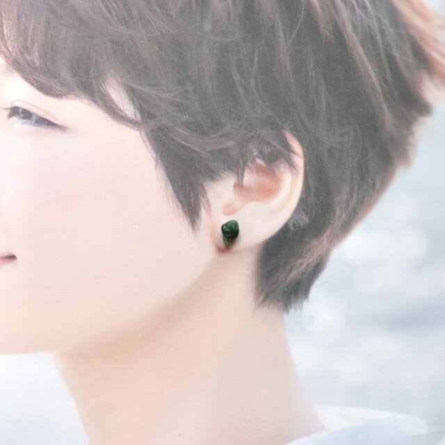 【一点もの】 エメラルド 鉱物原石 14kgfピアス 天然石 パワーストーン (No.2211) | iichi ハンドメイド・クラフト作品・手仕事品の通販