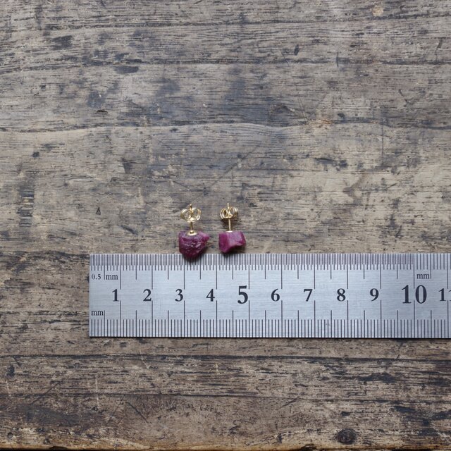 【一点もの】 ルビー 鉱物原石 14kgfピアス 天然石 パワーストーン (No.2207) | iichi ハンドメイド・クラフト作品・手仕事品の通販