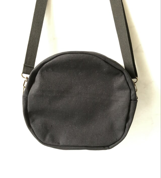 こぎん刺しかまぼこ型ショルダーバッグ | iichi ハンドメイド・クラフト作品・手仕事品の通販