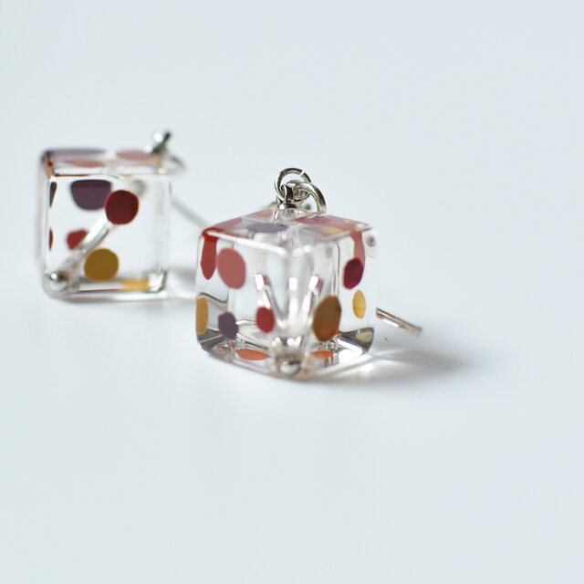 漆cubeピアス dot [sv925] クリアクォーツ | iichi ハンドメイド・クラフト作品・手仕事品の通販