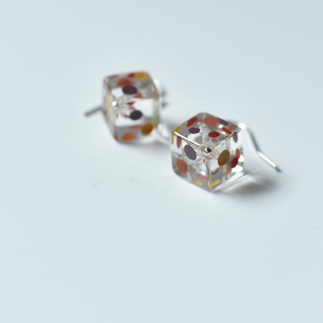 漆cubeピアス dot [sv925] クリアクォーツ | iichi ハンドメイド・クラフト作品・手仕事品の通販