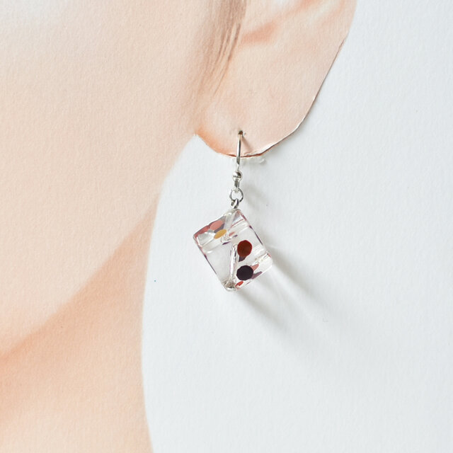 漆cubeピアス dot [sv925] クリアクォーツ | iichi ハンドメイド・クラフト作品・手仕事品の通販
