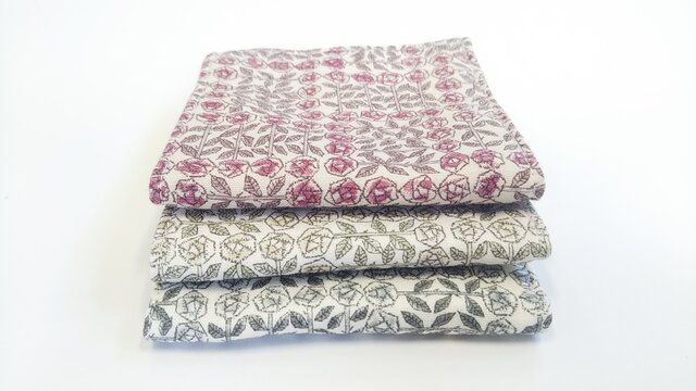 ハーフハンカチ リバティ Sleeping Rose 3色組 ② | iichi ハンドメイド・クラフト作品・手仕事品の通販