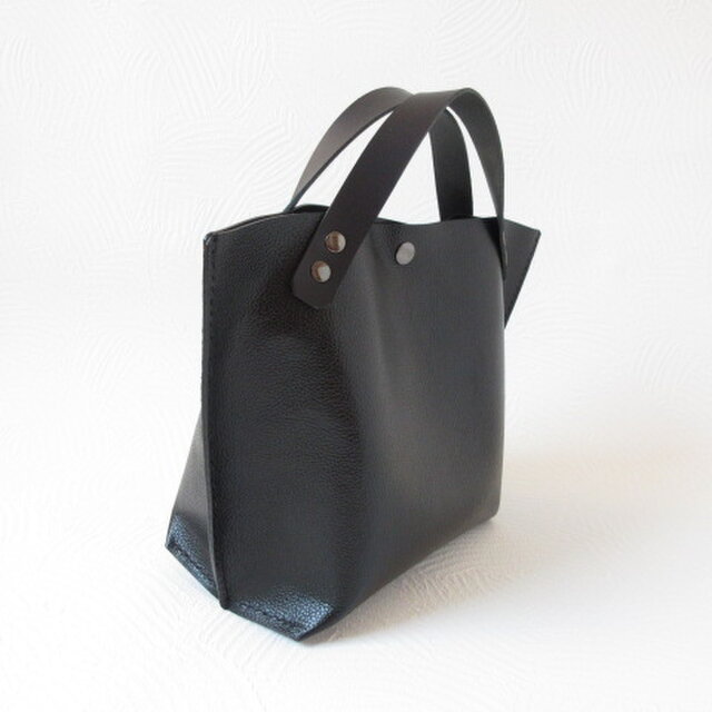 《牛革》底マチワイド・ブラック・シュリンク・一枚革のミニトート・0391 | iichi ハンドメイド・クラフト作品・手仕事品の通販
