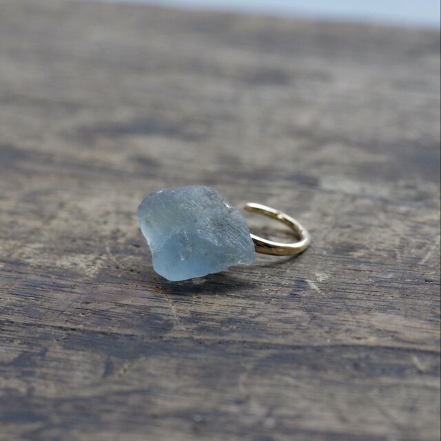 【一点もの】 フローライト 鉱物原石 イヤーカフ 天然石 パワーストーン (No.2230) | iichi ハンドメイド・クラフト作品・手仕事品の通販