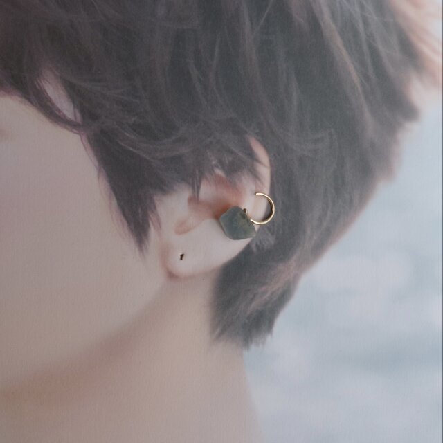 【一点もの】 フローライト 鉱物原石 イヤーカフ 天然石 パワーストーン (No.2230) | iichi ハンドメイド・クラフト作品・手仕事品の通販