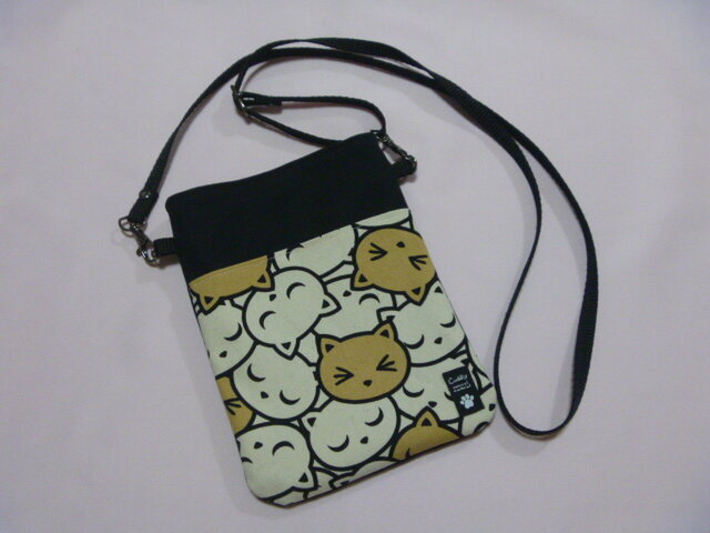 203.猫だらけ柄（帆布）スマホショルダー スマホ用ポシェット スマホ用ポーチ 再販 | iichi ハンドメイド・クラフト作品・手仕事品の通販