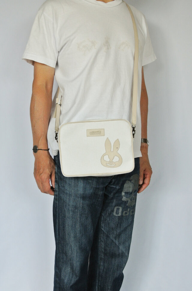 うさぎスカル（UP-1)、スモールショルダー（白帆布） | iichi ハンドメイド・クラフト作品・手仕事品の通販