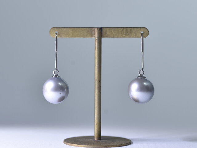 Black Butterfly Pearl Pt900 Straight Hook pierce | iichi 日々の暮らしを心地よくするハンドメイドやアンティークのマーケットプレイス