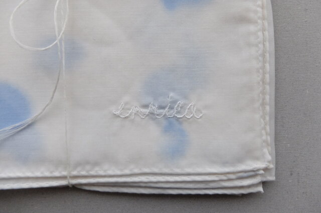 enrica handkerchief L / 変わり水玉プリント lightblue | iichi 日々の暮らしを心地よくするハンドメイドやアンティークのマーケットプレイス