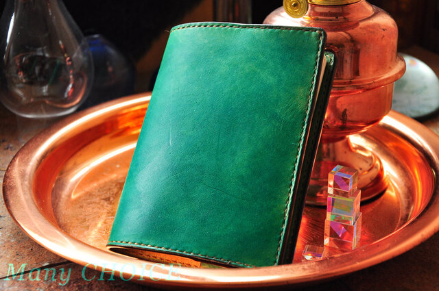 EUヌメ革・ ブックカバー・手染め（グリーン） | iichi 日々の暮らしを心地よくするハンドメイドやアンティークのマーケットプレイス