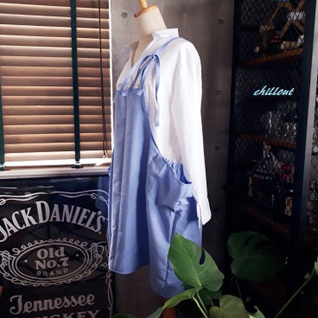 【背中がかわいい】エプロンドレス：ソーダ【0370】 | iichi ハンドメイド・クラフト作品・手仕事品の通販