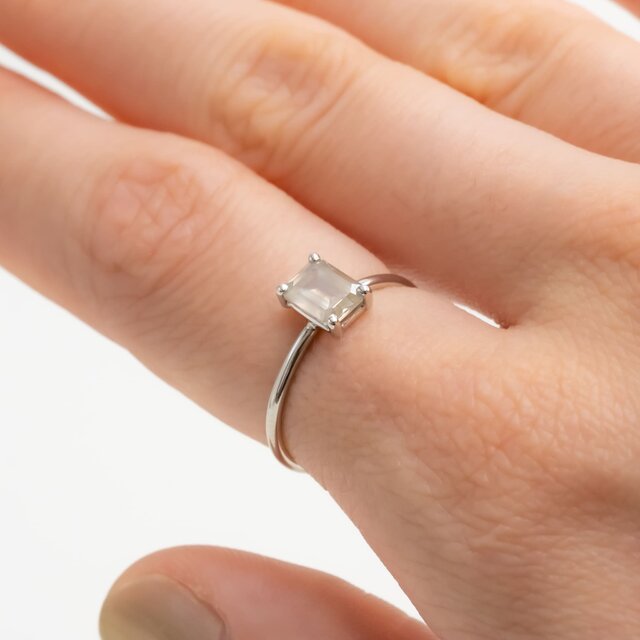 Milky Emerald Cut Diamond Ring | iichi ハンドメイド・クラフト作品・手仕事品の通販