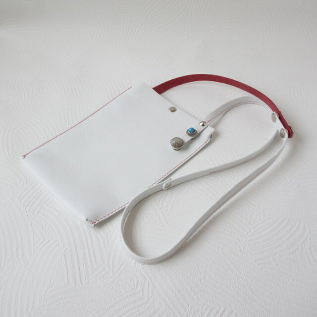 《牛革》コンチョ使い♪2WAY～ミニサコッシュ・フラットタイプ・047 | iichi ハンドメイド・クラフト作品・手仕事品の通販