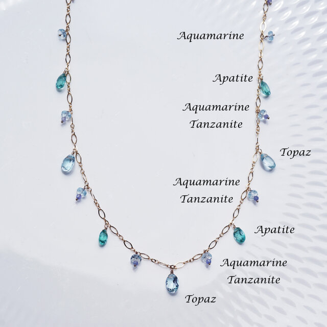 ☆フリーサイズ★青い宝石による45cmステーションビブネックレス ～Coral reef | iichi ハンドメイド・クラフト作品・手仕事品の通販