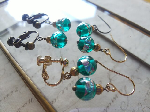 ヴィンテージ Tealグリーン/ Pink-gold･Silver-foil (8㎜）ピアスまたはイヤリング | iichi 日々の暮らしを ...