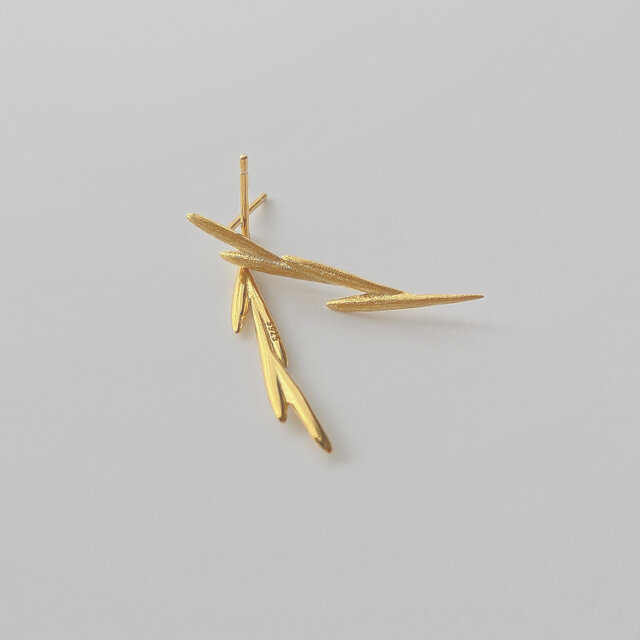 小穂のピアス K18 coating | iichi 日々の暮らしを心地よくするハンドメイドやアンティークのマーケットプレイス